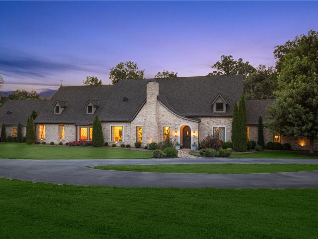 9515 Nomad Road
