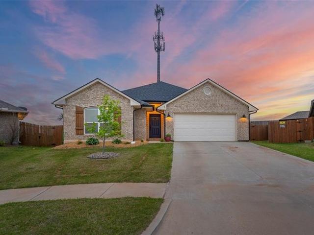 9516 NW 86th St, Yukon, OK 73099