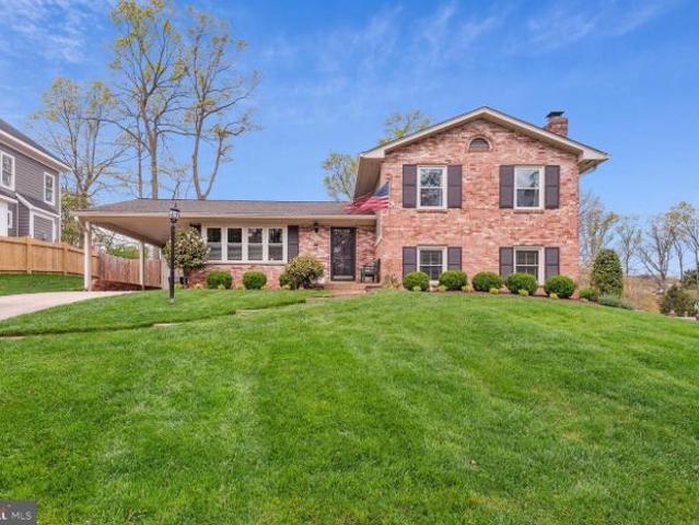 9516 Narragansett Pl, Vienna, VA 22180