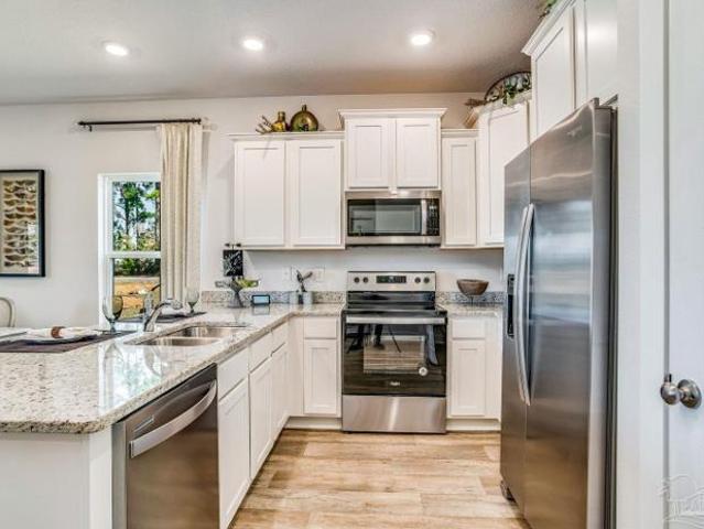 9516 Nature Crk Cir, Pensacola, FL 32526