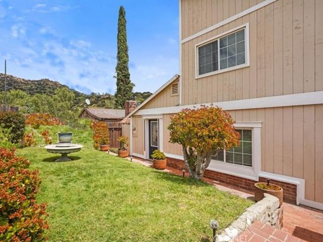 9516 Dennis Way, Chatsworth, CA 91311