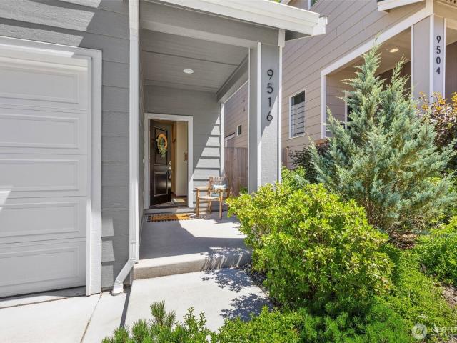 9516 Fairhaven Circle NE