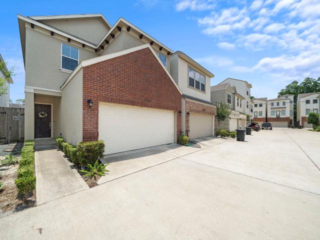 9517 Cedarpost Square St, Houston, TX 77055 | MLS #61080 | Compass