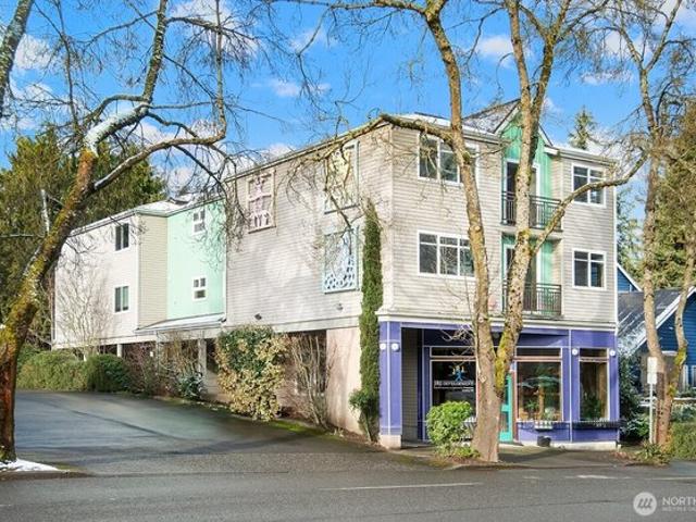 9517 35th Ave NE Apt 2A, Seattle, WA 98115