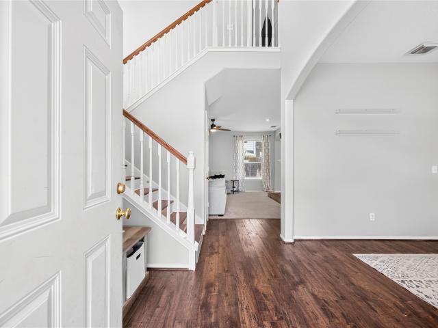 9518 Hanging Moss Trail