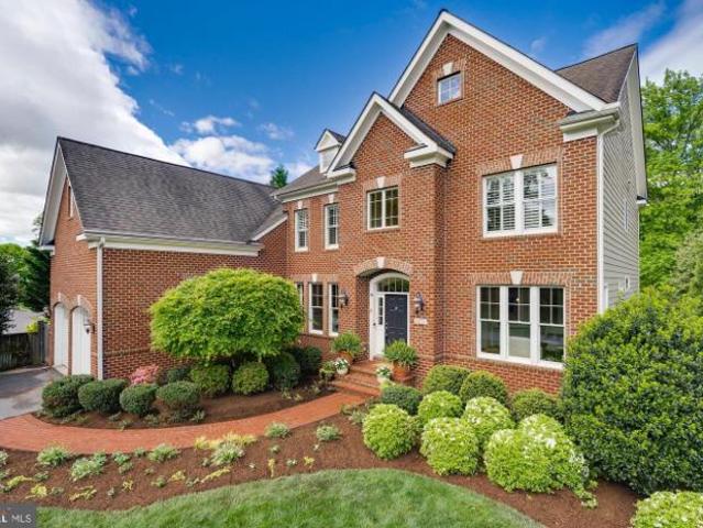 9519 Francis Young Ln, Vienna, VA 22182