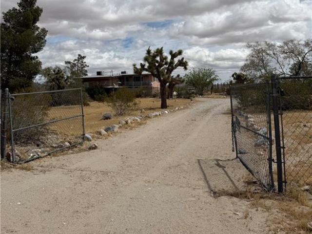 9511 Anza Trl, Lucerne Valley, CA 92356