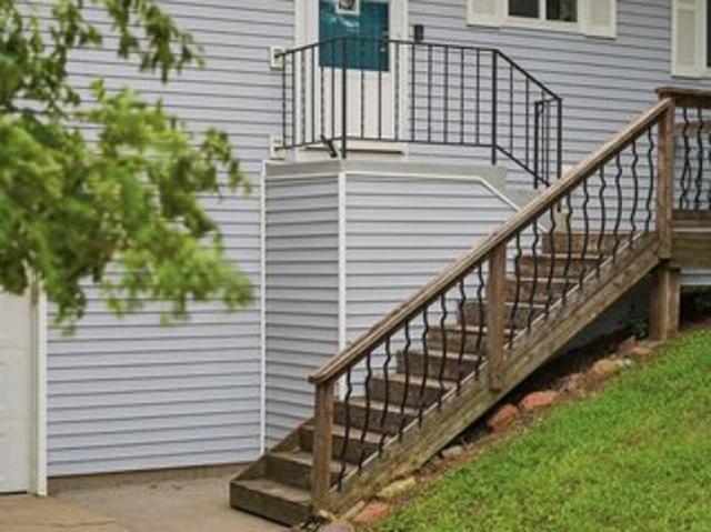 9511 Chester St, Lincoln, NE 68526