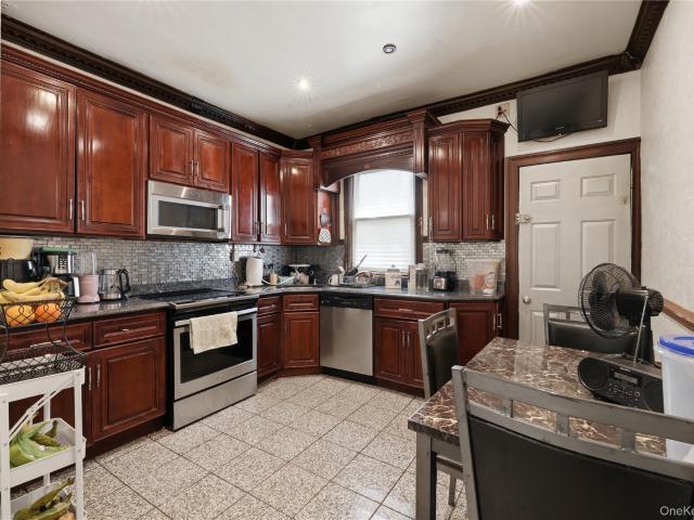 9511 Cresskill Place
