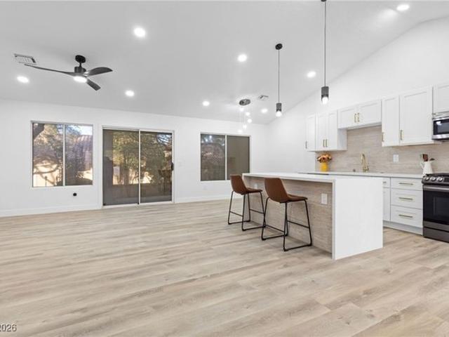 9512 Eagle Valley Dr, Las Vegas, NV 89134