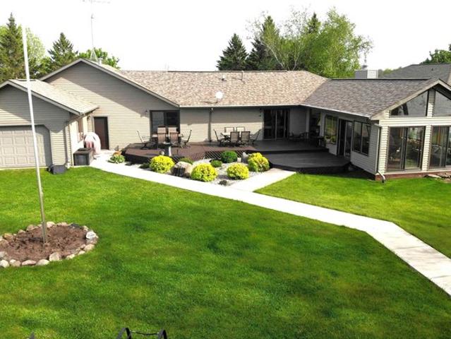 9512 Laura Ln, Winneconne, WI 54986