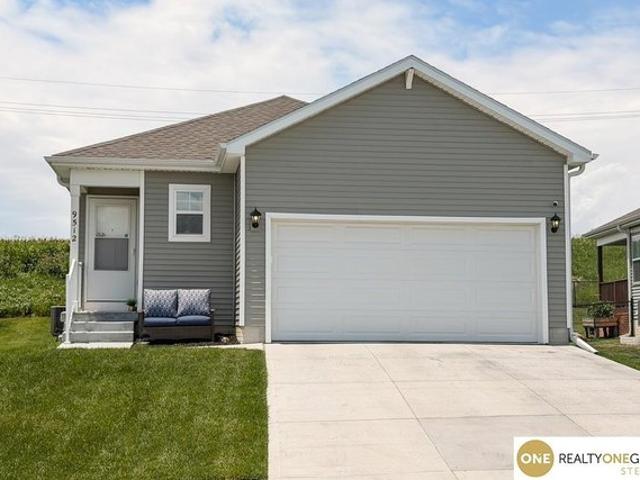 9512 Reynolds St, Omaha, NE 68122