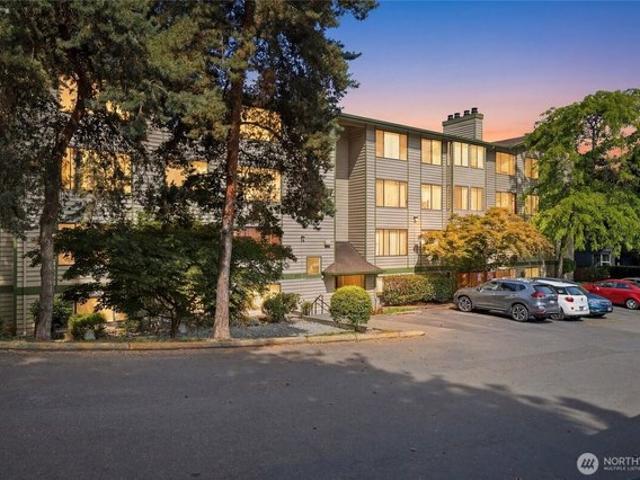 9512 1st Ave NE Apt 202, Seattle, WA 98115