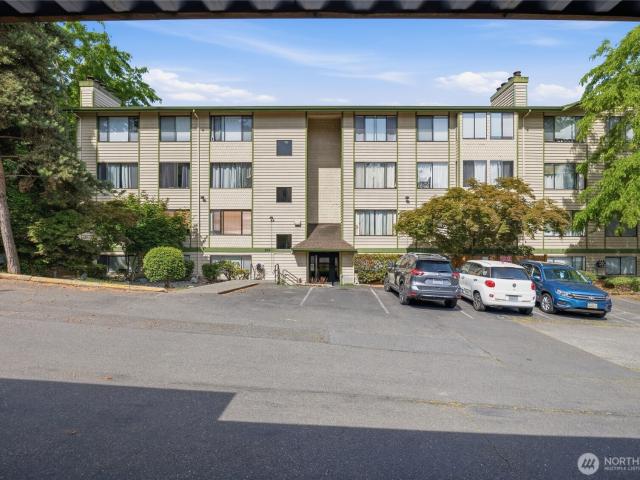 9512 1st Avenue NE # 202