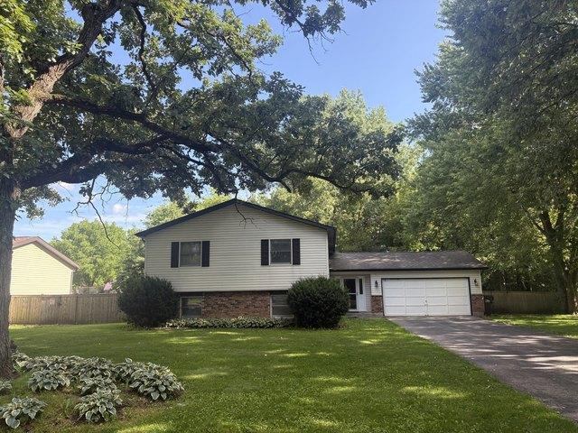 9513 Ballard Rd, Crystal Lake, IL 60014