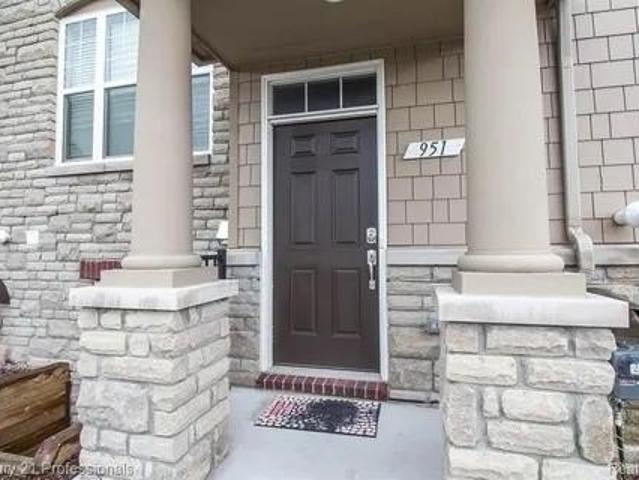 951 Barclay Cir Unit 48, Rochester Hills, MI 48307