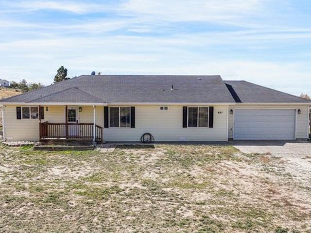 951 Bluejay Dr, Spring Creek, NV 89815