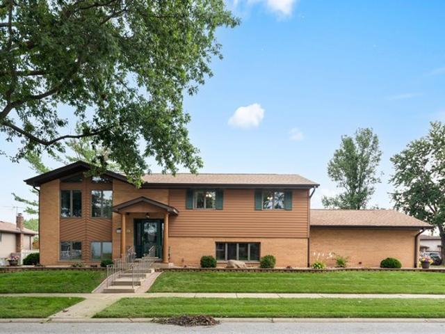 951 Dune Sand Ct, Dyer, IN 46311