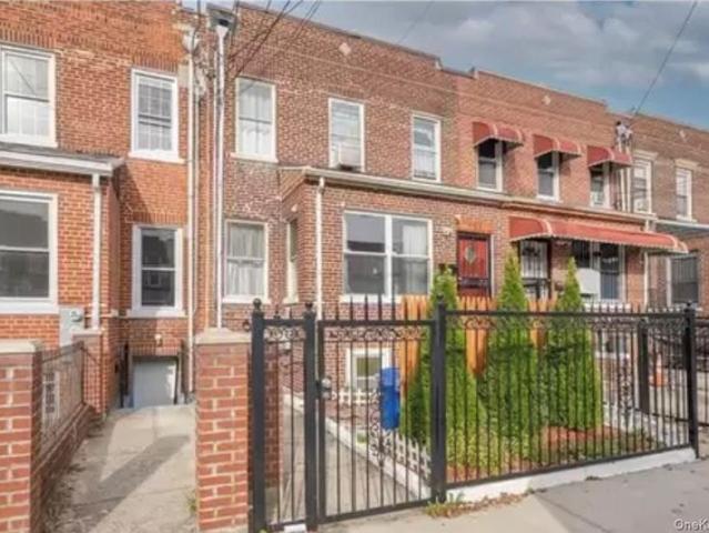 951 E 221st St, Bronx, NY 10469