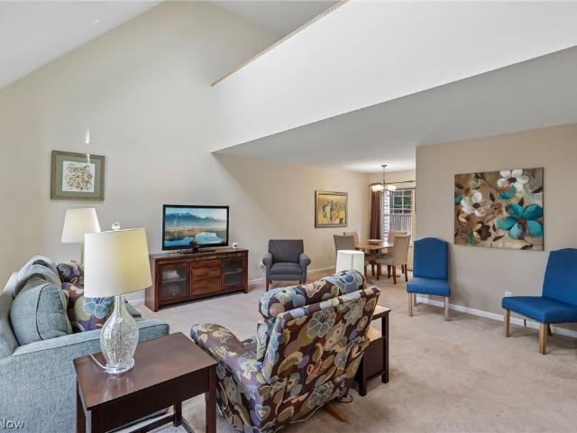 951 E Kensington Lane 8C