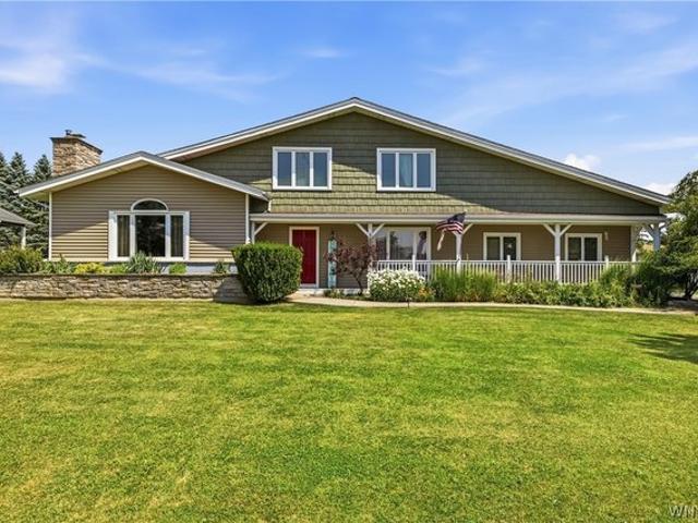 951 Foxcroft Rd, Grand Island, NY 14072