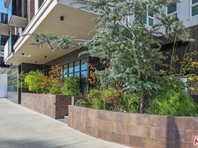 951 Ogden Dr, Unit 401, Los Angeles, CA 90036 | MLS #26651