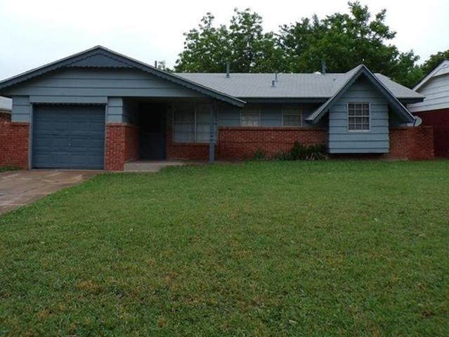 951 NW 2nd St, Moore, OK 73160