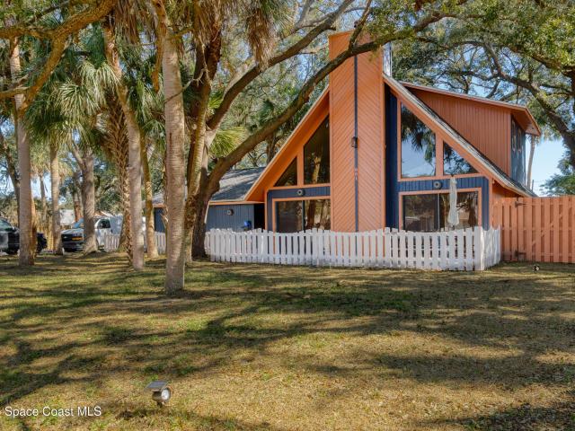 951 Pembroke Ave NE, Palm Bay, FL 32907 | MLS #1063