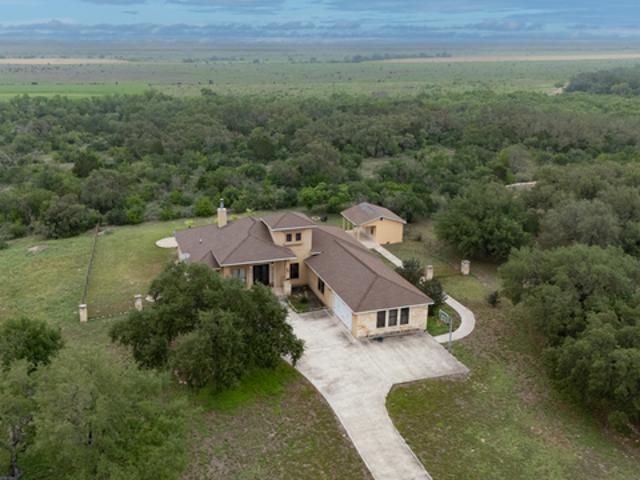 951 Private Road 3702