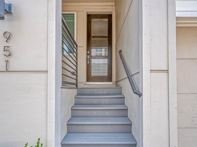 951 W 17th Street