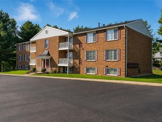 951 Wood Hollow Dr, Cranberry Township, PA 16066