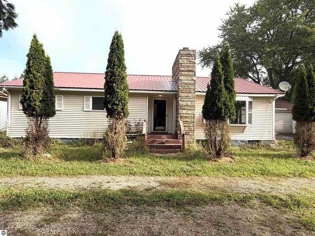 9526 Monroe Rd, Elwell, MI 48832