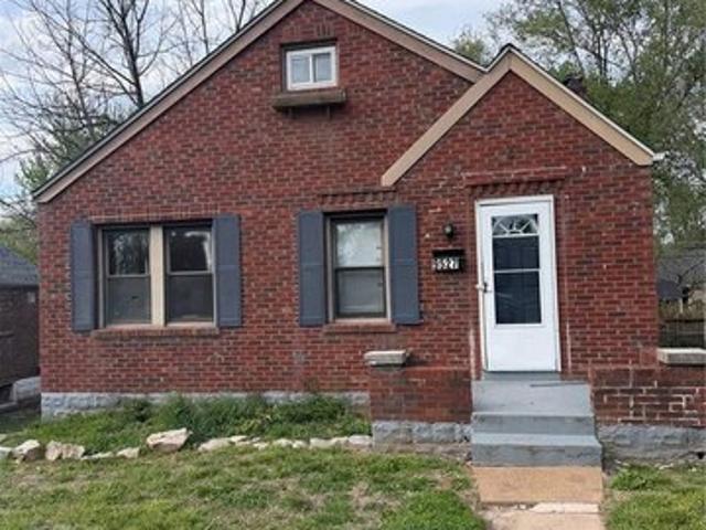 9527 Roslan Pl, Saint Louis, MO 63114