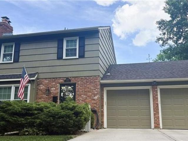 9529 Eby St, Overland Park, KS 66212