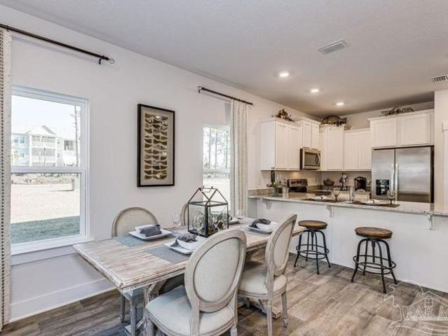 9520 Nature Crk Cir, Pensacola, FL 32526