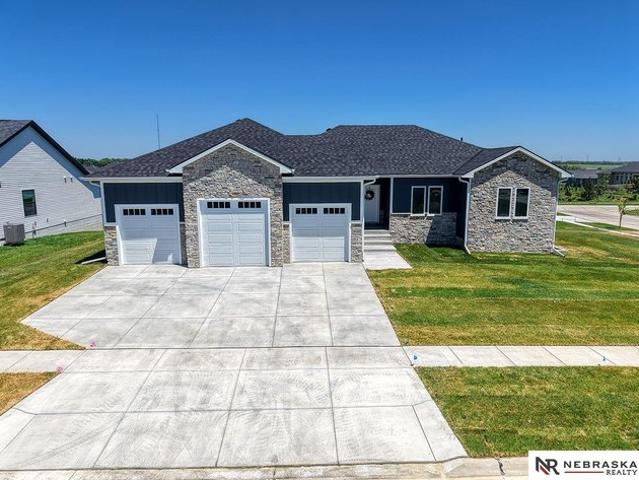 9520 Delano Dr, Lincoln, NE 68516