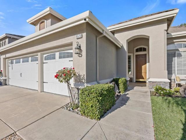 9520 Rancho Hills Drive