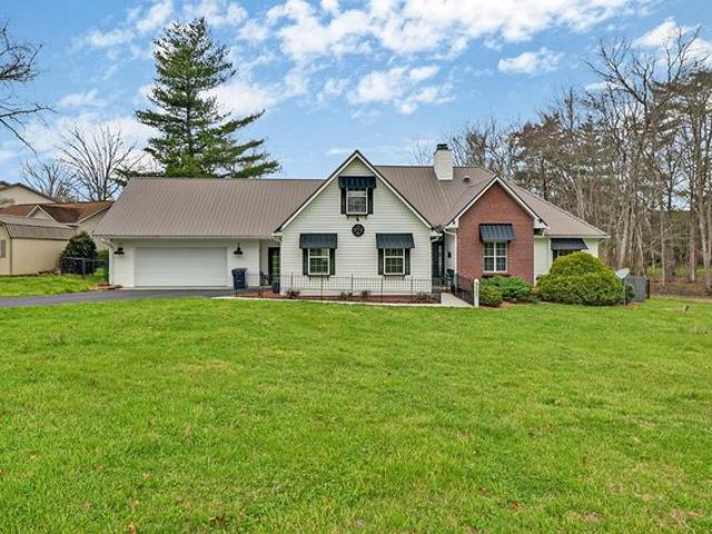 9521 Cherokee Trl, Crossville, TN 38572