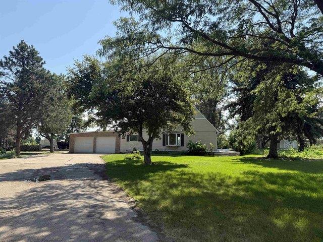9523 Canal Rd, North Platte, NE 69101