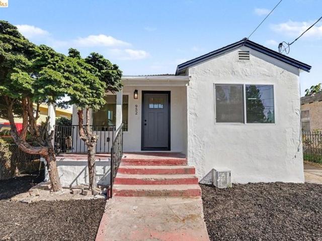 952 105th Ave, Oakland, CA 94603