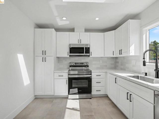 952 105th AVE