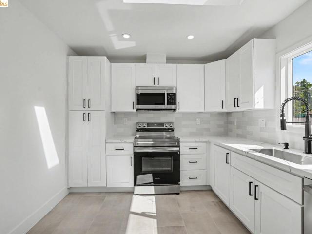 952 105th AVE