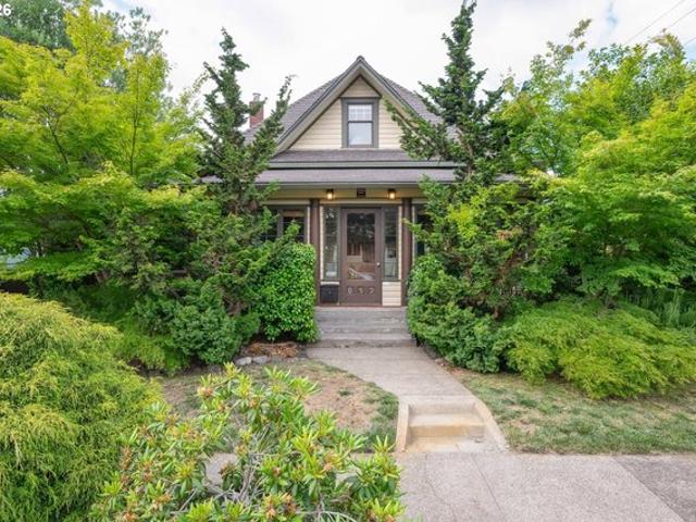 952 C St, Springfield, OR 97477