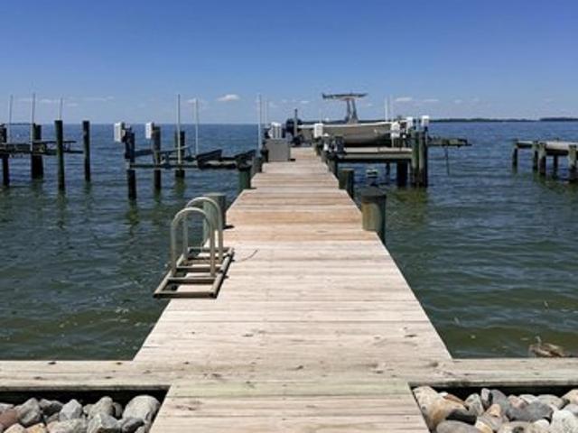 952 Chester River Dr, Grasonville, MD 21638