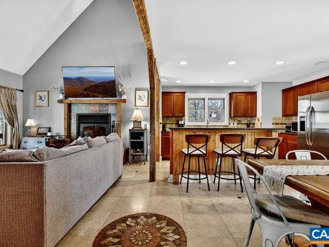 952 Blue Ridge Dr, Roseland, VA 22967 | MLS #676279