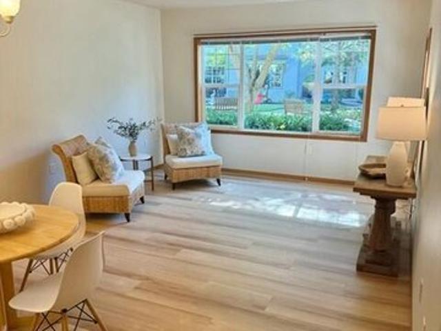 952 Golden Aspen Pl, Ashland, OR 97520