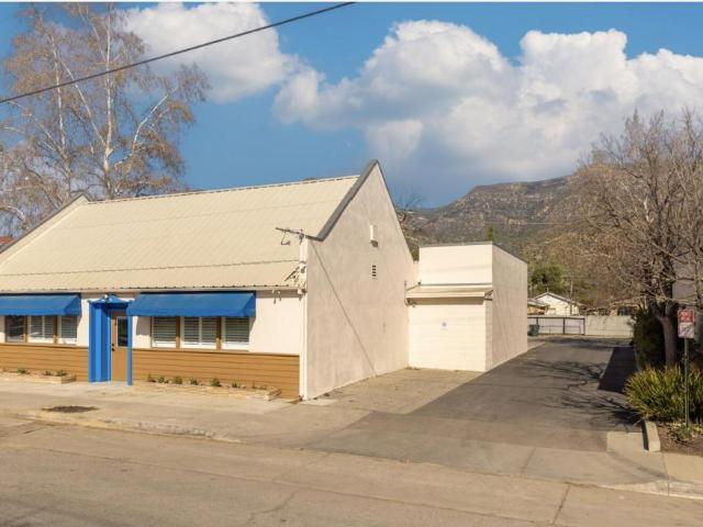 952 E Ojai Avenue