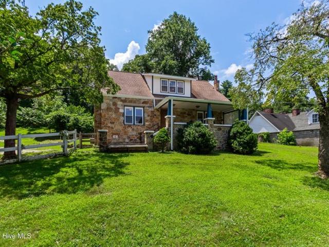 952 Hiwassee St, Murphy, NC 28906