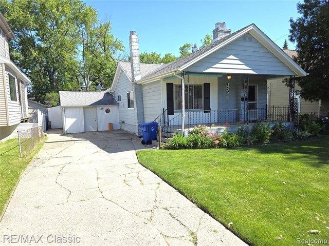 952 Lakeview St, Waterford Township, MI 48328