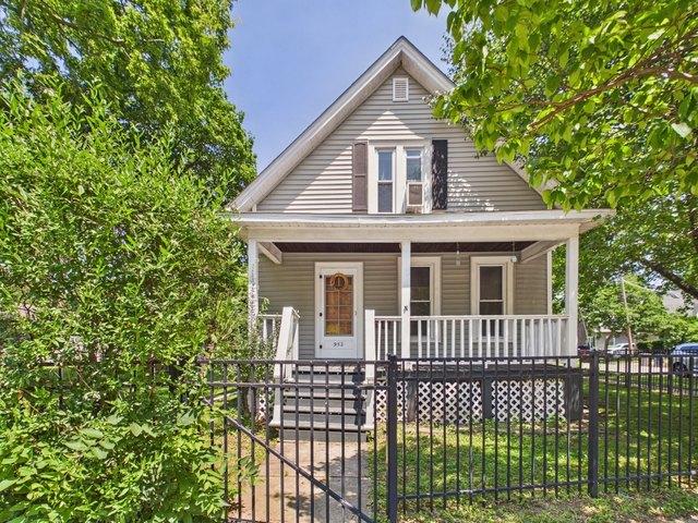 952 Larkin Ave, Elgin, IL 60123
